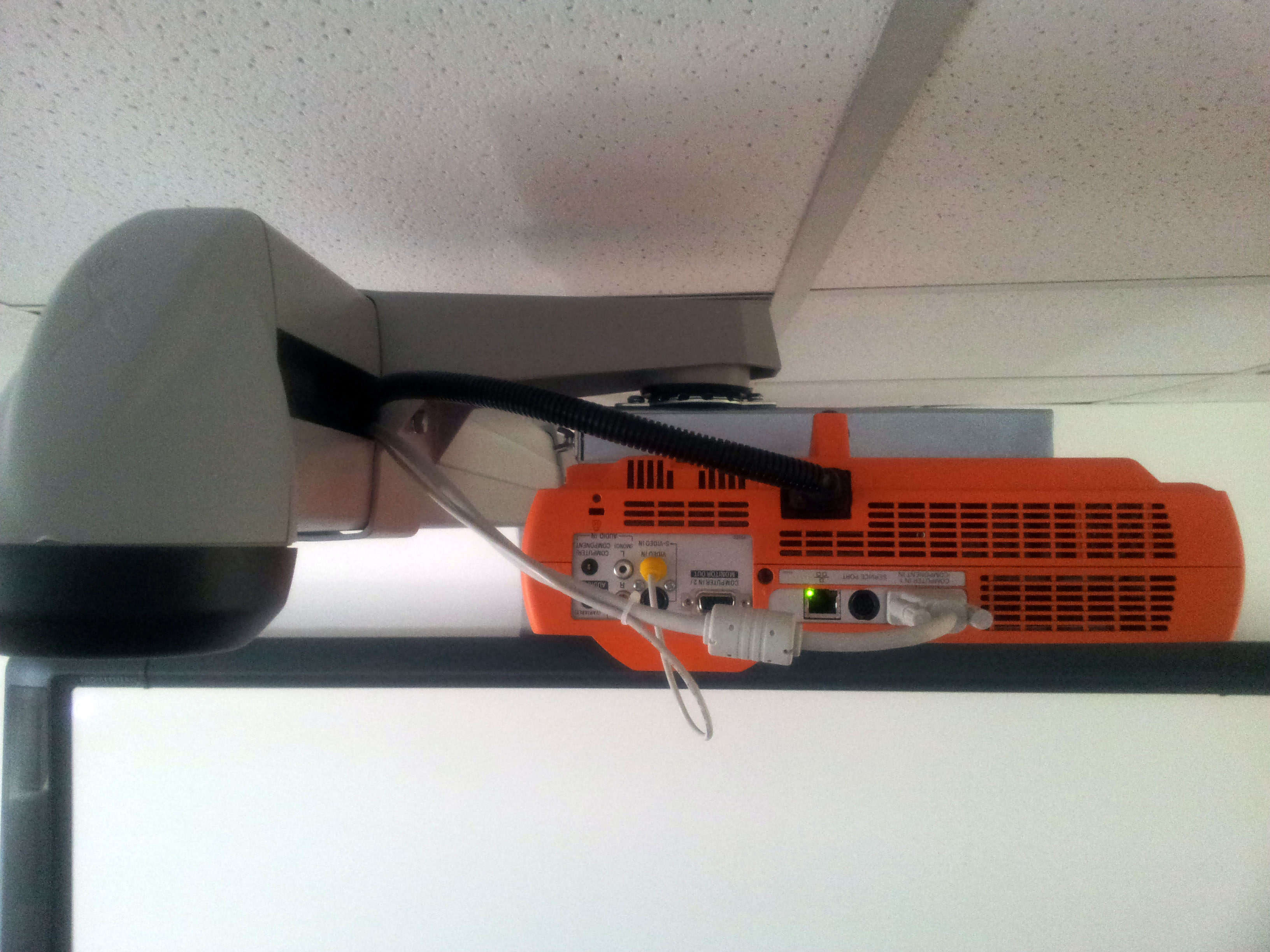 How do I remove my PRM-10 or PRM-20 projector from my version 3 system?